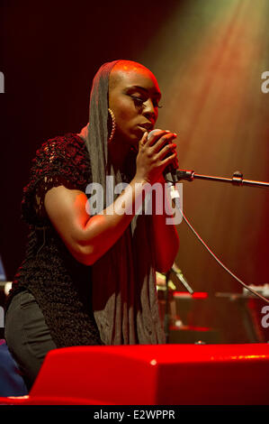 Laura Mvula performing live at Shepherds Bush Empire Featuring: Laura ...