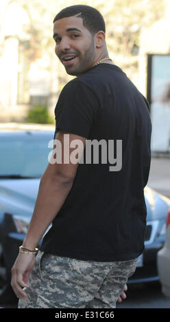 Drake takes a walk through the Yorkville area of Toronto Featuring ...