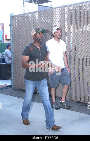Darius Rucker signs autographs after his appearance on Jimmy Kimmel ...