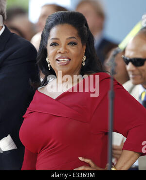 Oprah Winfrey delivers the commencement speech at Harvard University's ...