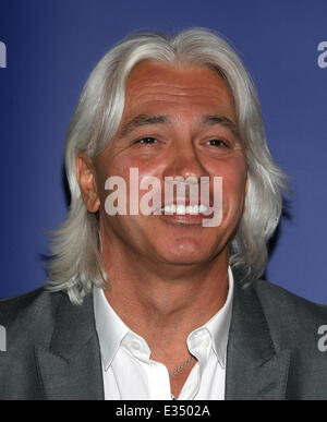 Dmitri Hvorostovsky and Anna Netrebko attend a press conference at ...