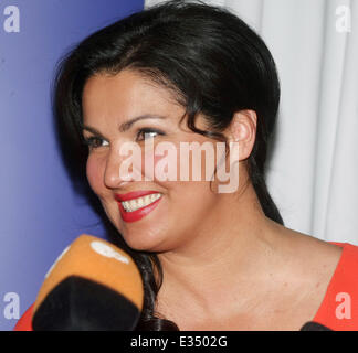 Dmitri Hvorostovsky and Anna Netrebko attend a press conference at ...