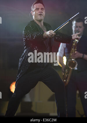 Robbie Williams performs to a sold-out crowd at Amsterdam ArenA ...