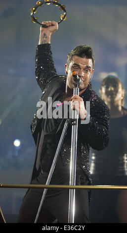 Robbie Williams performs to a sold-out crowd at Amsterdam ArenA ...