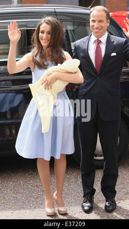 Kate Middleton and Prince William's look-alikes pose outside the ITV ...
