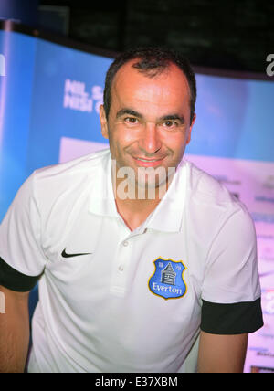 Everton Football Club meet and greet in Miami Featuring: Graeme Sharp ...