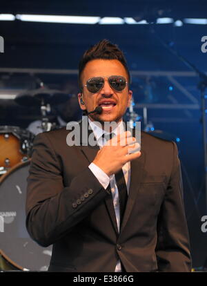 'August Family Fun Day' with Peter Andre at Leicester Racecourse ...
