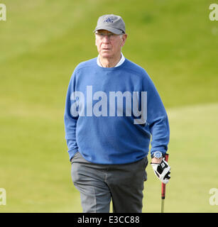 Sir Bobby Charlton plays golf in the Alfred Dunhill Links Championship ...