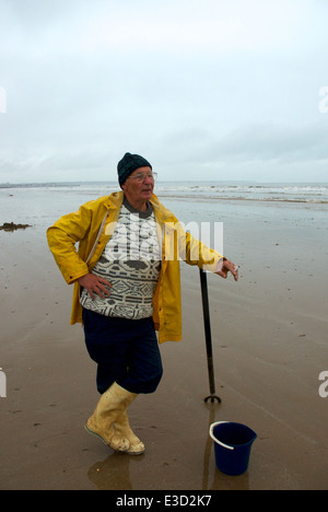 Men at Work, bait digging Ulrome Yorkshire UK Stock Photo - Alamy
