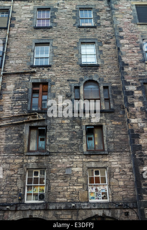 Typical tenements in Edinburgh's Old Town behind Royal Mile Stock Photo ...