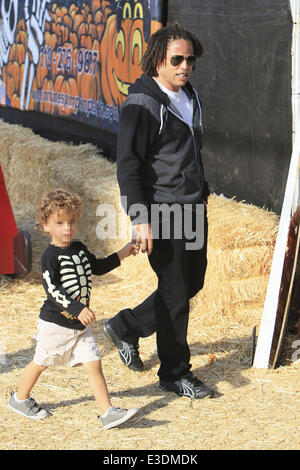 Cobi Jones and pregnant wife Kim Reese take their son to the Mr Bones ...