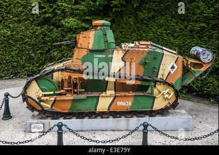 World War 1 French Renault tank with camouflage paint was developed in ...