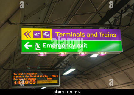 platform signs at London Paddington train station Stock Photo - Alamy