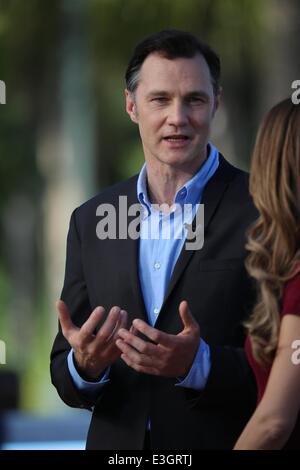 David Morrissey appears on Extra hosted by Maria Menounos. Featuring ...