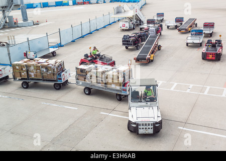 Airport cargo and freight handling truck at Auckland International ...