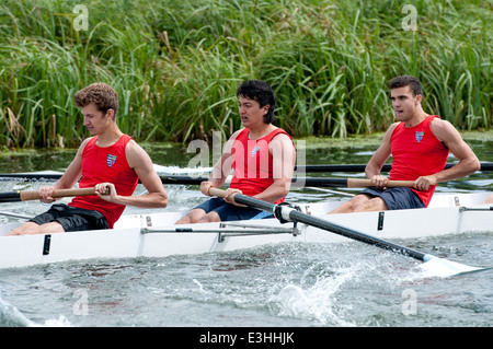 Cambridge May Bumps, Pembroke College ladies eight rowing to the start ...
