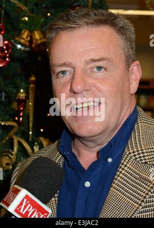 Madness singer Suggs signs his book 'That Close' at Easons O'Connell ...