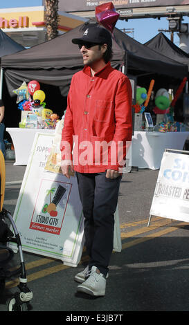 Actor Jason Schwartzman walks with his wife Brady Cunningham and ...