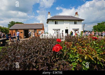 Top lock cottage & stables Foxton Locks Market Harborough ...