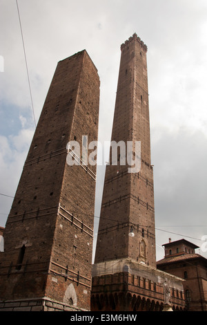 Garisenda and Asinell tower, Bologna Stock Photo - Alamy
