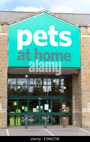 Pets at Home Store entrance and sign Stock Photo - Alamy