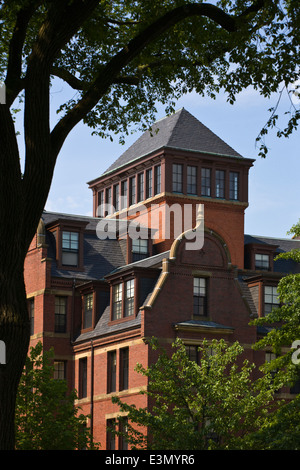 WELD HALL dormitory at HARVARD UNIVERSITY - CAMBRIDGE, MASSACHUSETTS ...