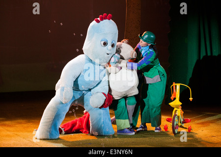 Iggle Piggle (left) and Upsy Daisy (right): In The Night Garden ...