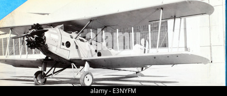 U.S. Navy Martin T4M-1 aircraft of Torpedo Squadron 1B (VT-1B) are ...
