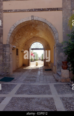 Welcoming entrance arch to Hotel Villa Giulia (Noto, Sicily) creates ...