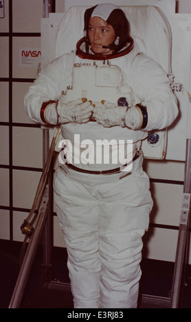 Anna Fisher was a pioneering female astronaut who made history as one ...