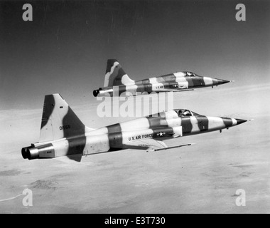 Northrop F-5E Tiger II 74-1571 (MSN R.1269) mounted on a pylon at ...