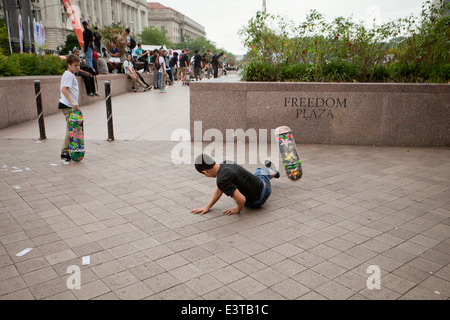 Street skateboarder falling from jump - USA Stock Photo - Alamy