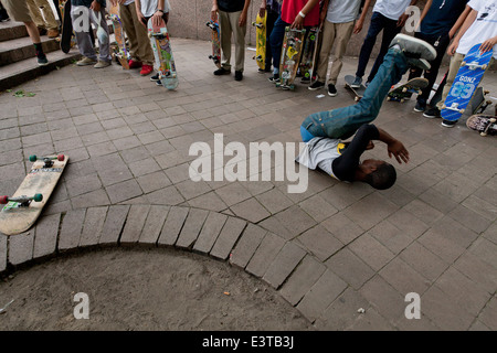 Street skateboarder falling from jump - USA Stock Photo - Alamy