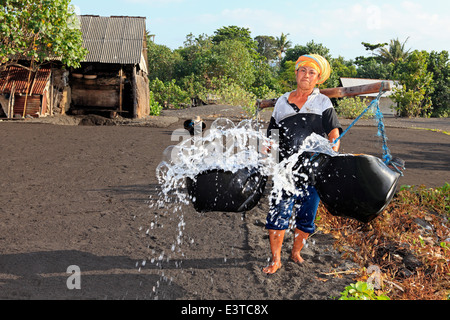 Traditional salt making in Kusamba Bali Stock Photo - Alamy