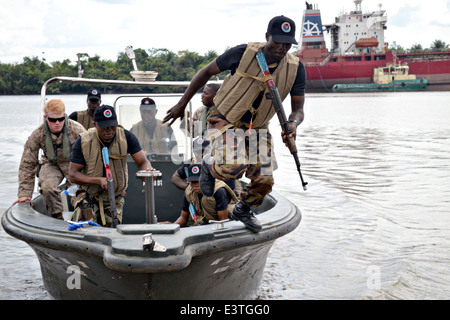Nigerian military special operations commandos and U.S Navy Seal team ...