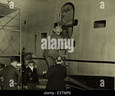 Ford Reps : Consolidated/Convair Aircraft Factory San Diego Stock Photo ...