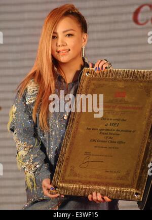 Taipei. 30th June, 2014. Taiwanese pop singer A-mei attends a press ...