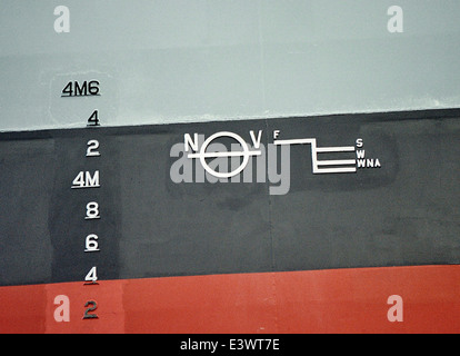 Draught marks and plimsoll line on ship's hull Stock Photo - Alamy