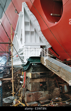 AJAXNETPHOTO. 14TH JUNE, 2003. WOOLSTON, ENGLAND. - END OF AN ERA - HMS ...