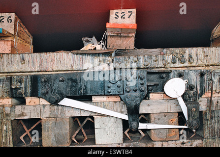 AJAXNETPHOTO. 14TH JUNE, 2003. WOOLSTON, ENGLAND. - END OF AN ERA - HMS ...