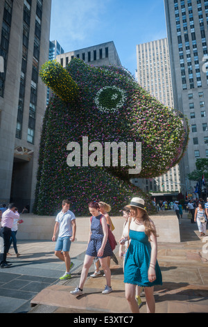 Visitors observe Jeff Koons' sculpture "Split-Rocker" unveiled in ...