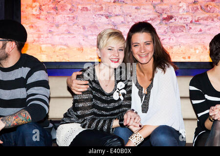 Actors of German TV series Verbotene Liebe and former contestants of ...