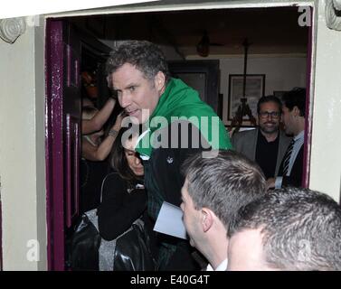 The cast of Anchorman 2 leaving Toners pub after popping in for a ...