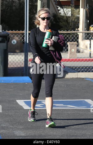 Reese Witherspoon seen leaving her spinning class in Brentwood ...