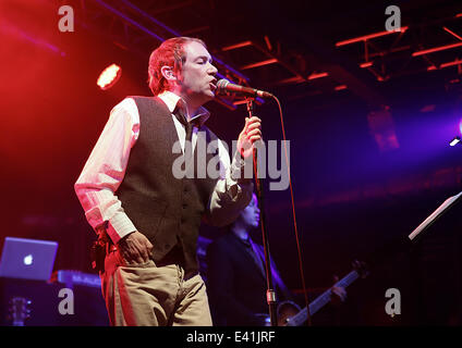 Simon Fowler with Ocean Colour Scene OCS at the Isle of Wight Stock ...