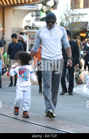 Cuttino Mobley out shopping at The Grove with his son, Myles Featuring ...