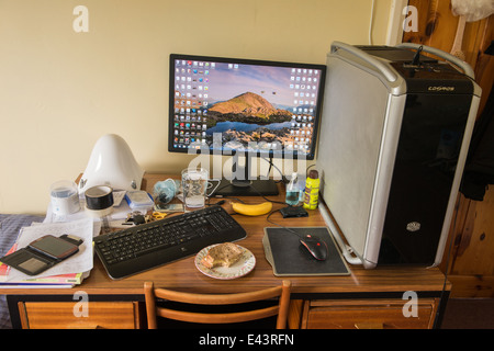Messy Untidy Home Computer Workstation Stock Photo - Alamy