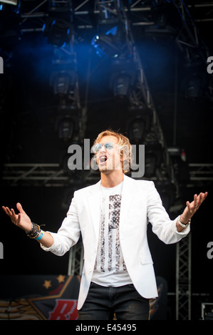 RPJ Band on stage at the pageant of of speed Cholmondeley castle Stock ...