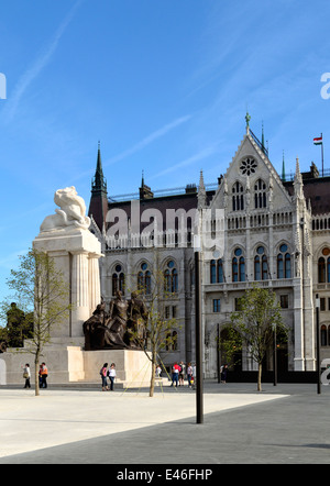 The Istvan Tisza statue in Budapest at Kossuth ter by parliament Stock ...