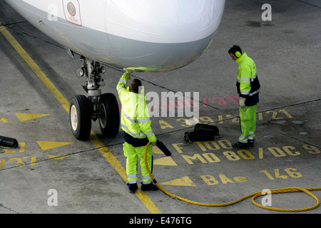 Airport ground crew Stock Photo - Alamy